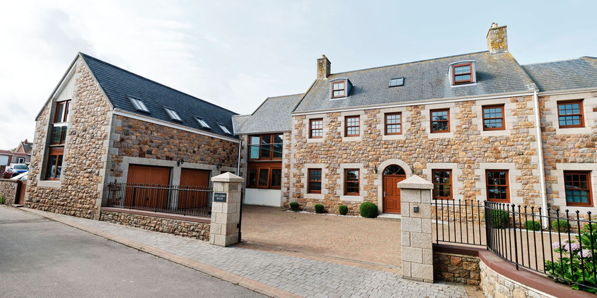 High-end Properties | Broadlands