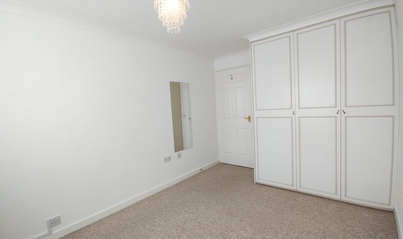 Oakmead Green, Epsom, KT18 - Cairds Estate Agents