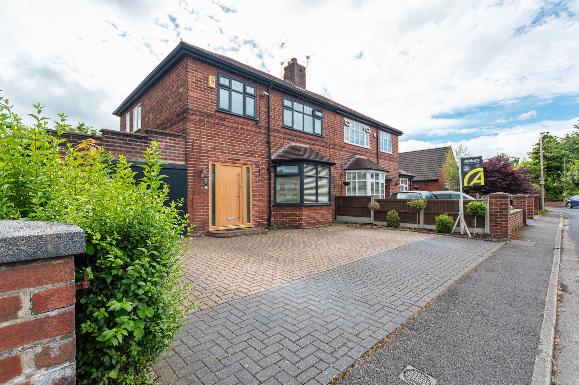 Leigh Estate Agent - Ashtons Estate Agency