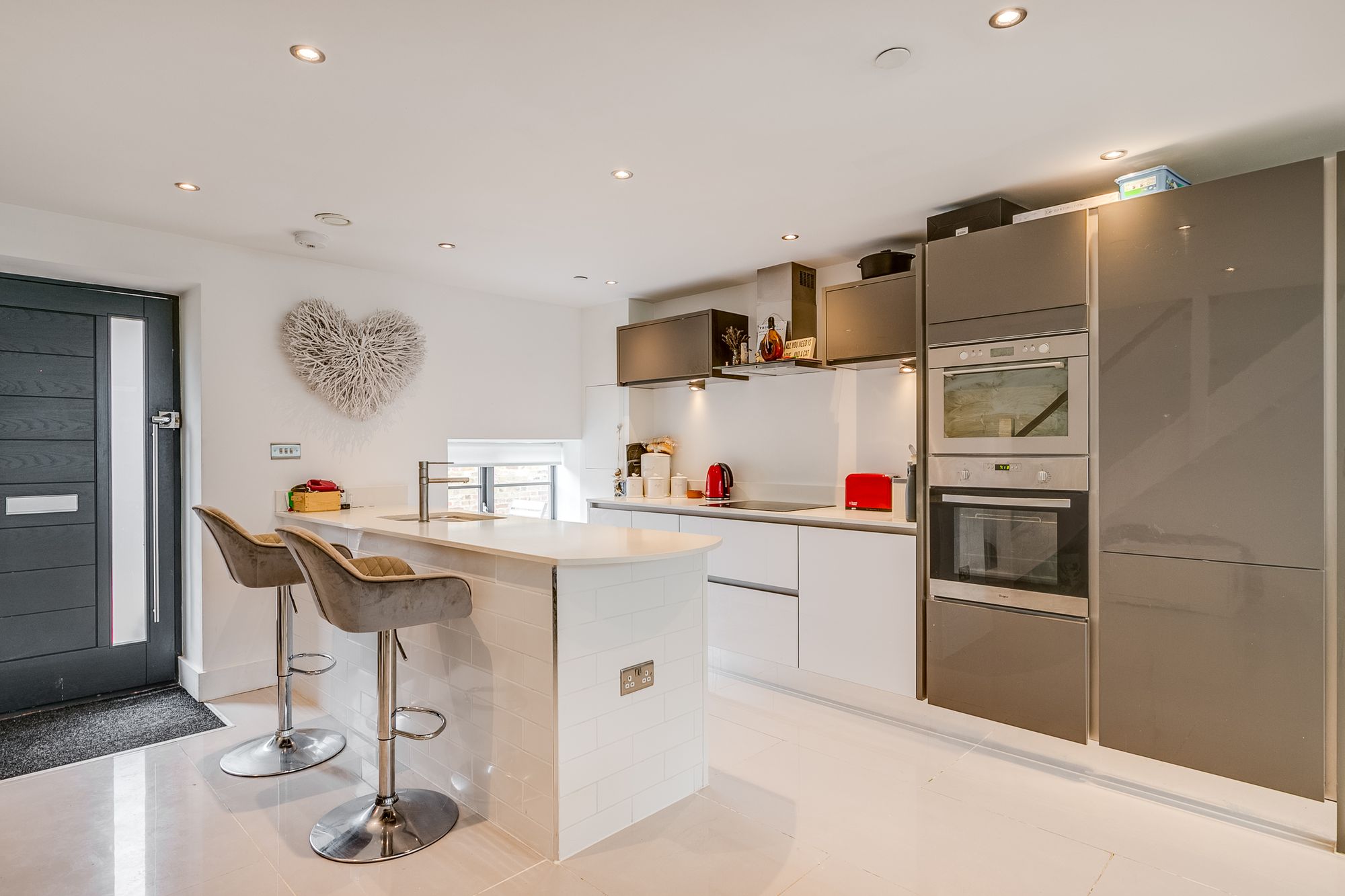 Malthouse Mews, Ware, SG12 9FA - Elliot Heath