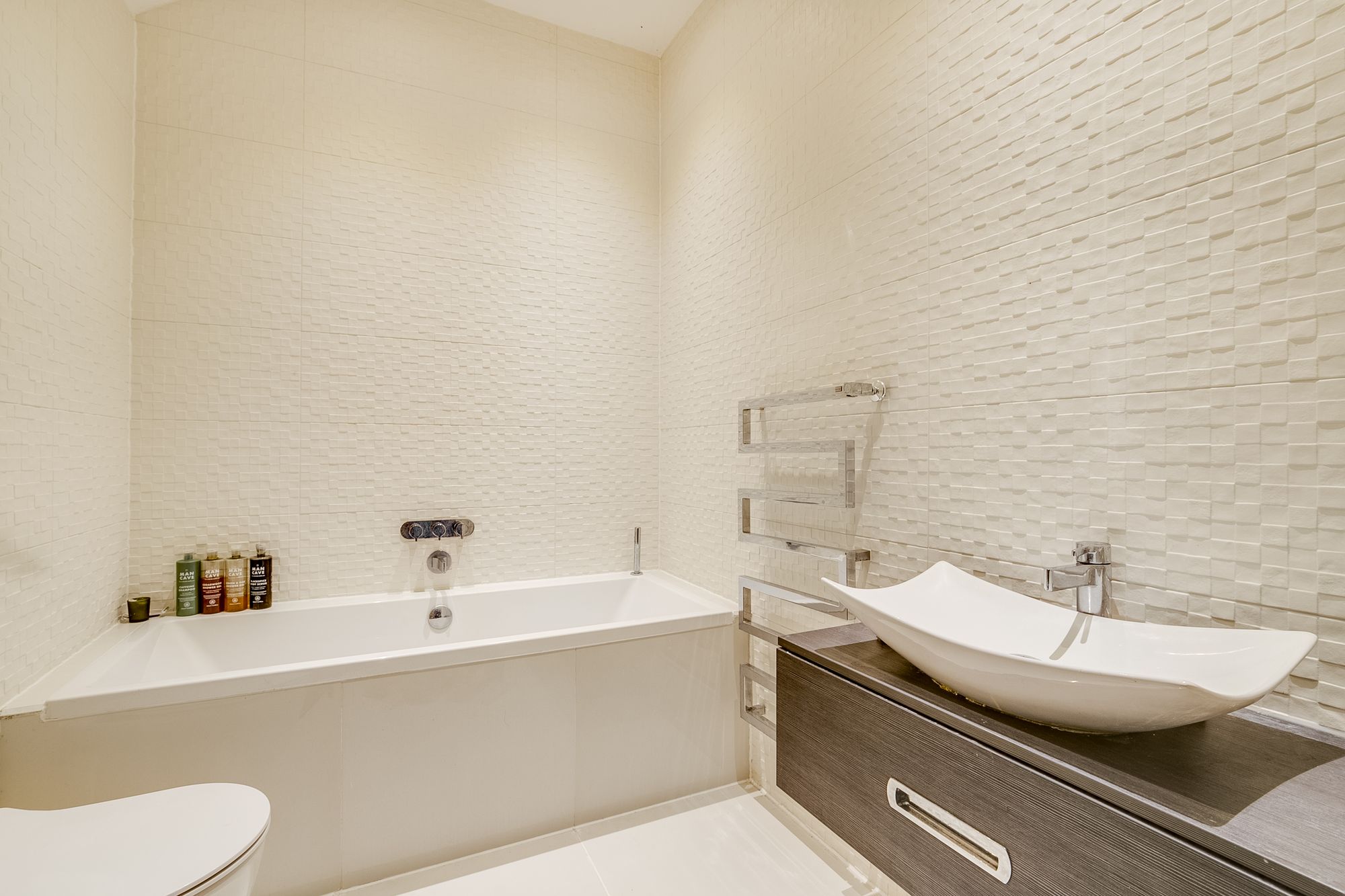 Malthouse Mews, Ware, SG12 9FA - Elliot Heath