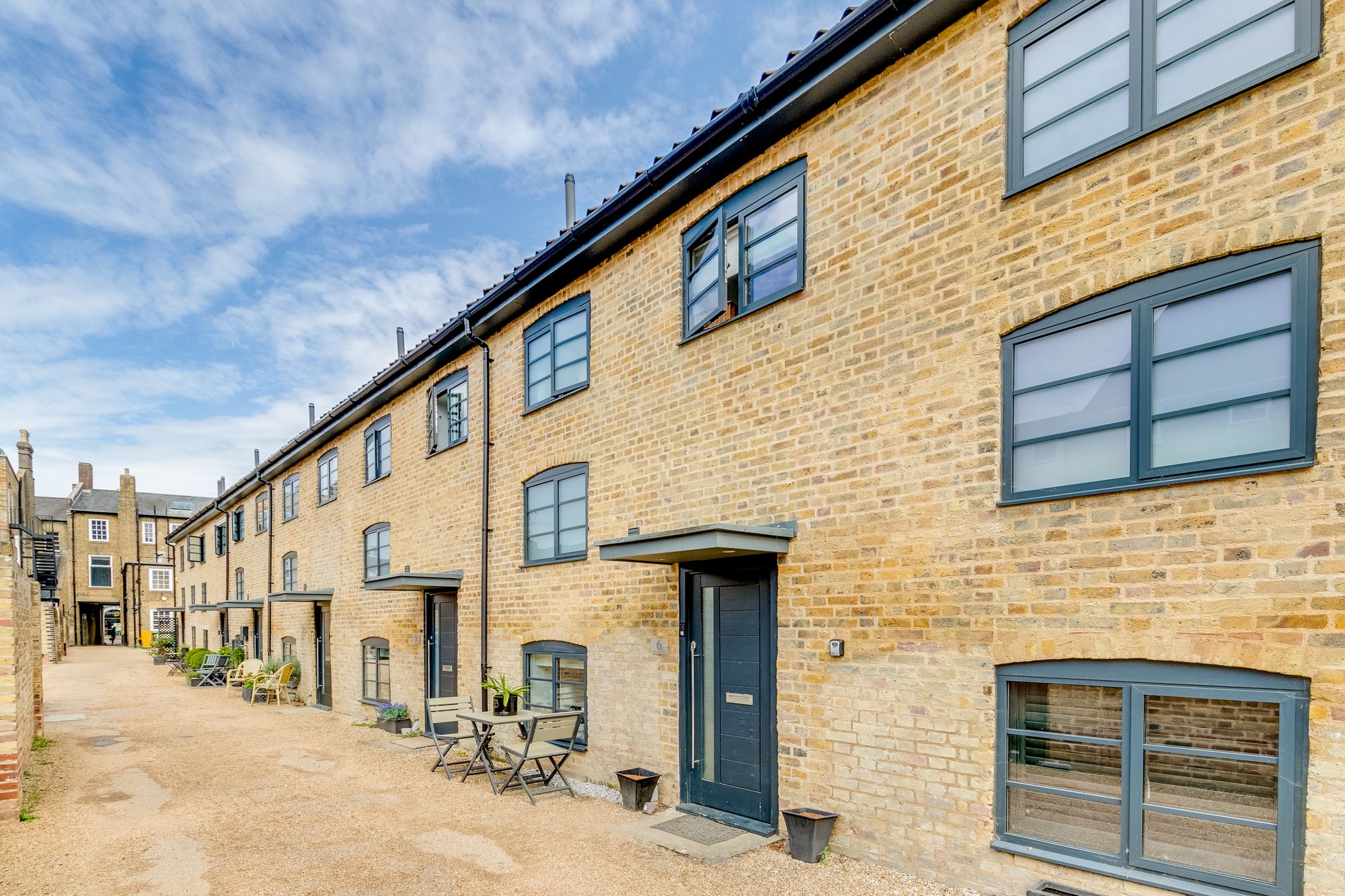 Malthouse Mews, Ware, SG12 9FA - Elliot Heath