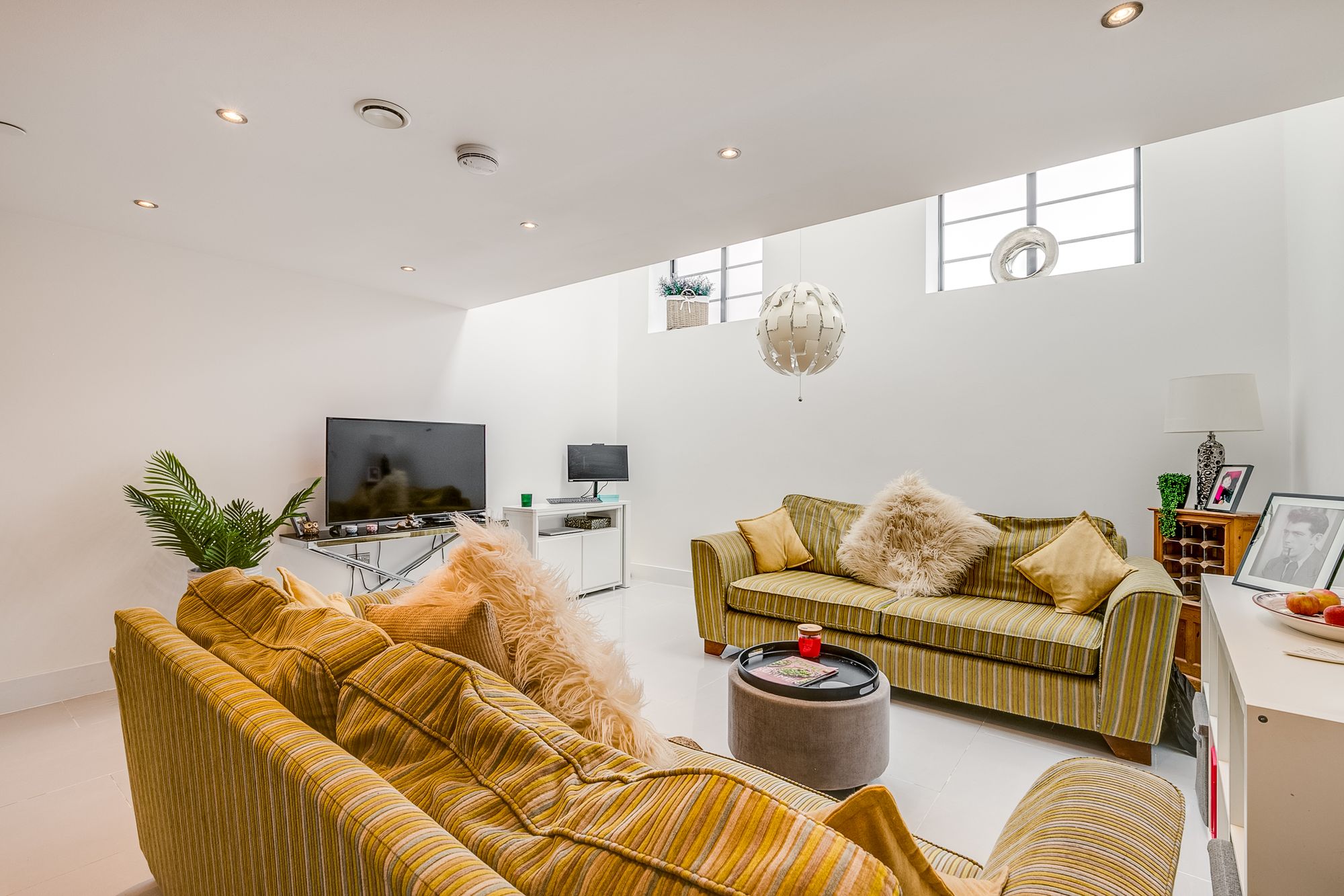 Malthouse Mews, Ware, SG12 9FA - Elliot Heath